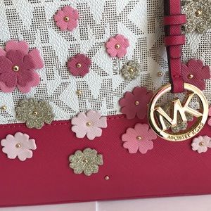 Michael Kors | Bags | Mk Carryall Toteshoulder Bagmedium | Poshmark
